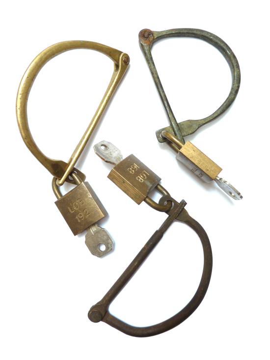 ZMW Militaria | Military D-Lock & Padlock No.168
